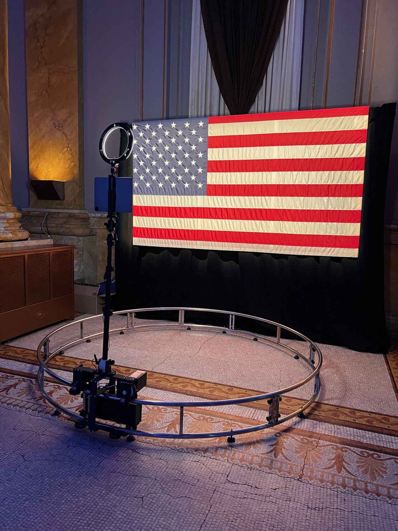 360 Photo Booths - Inside Out Booth